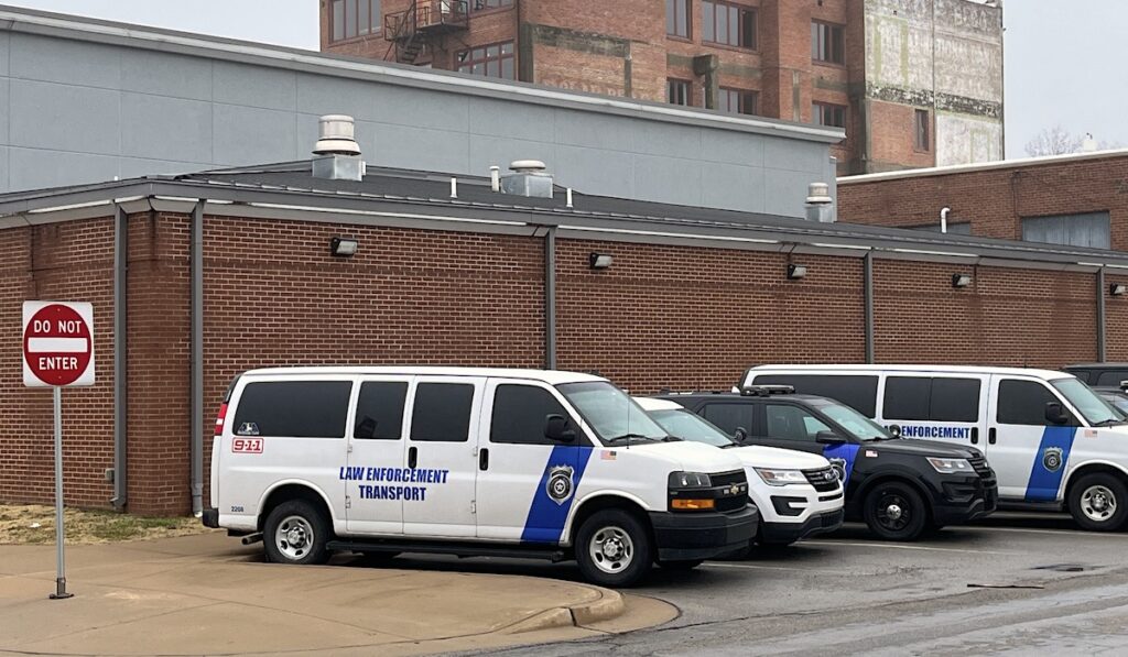 Jail fracas fallout: GRDA drops Lighthorse cards, tribes toss task ...